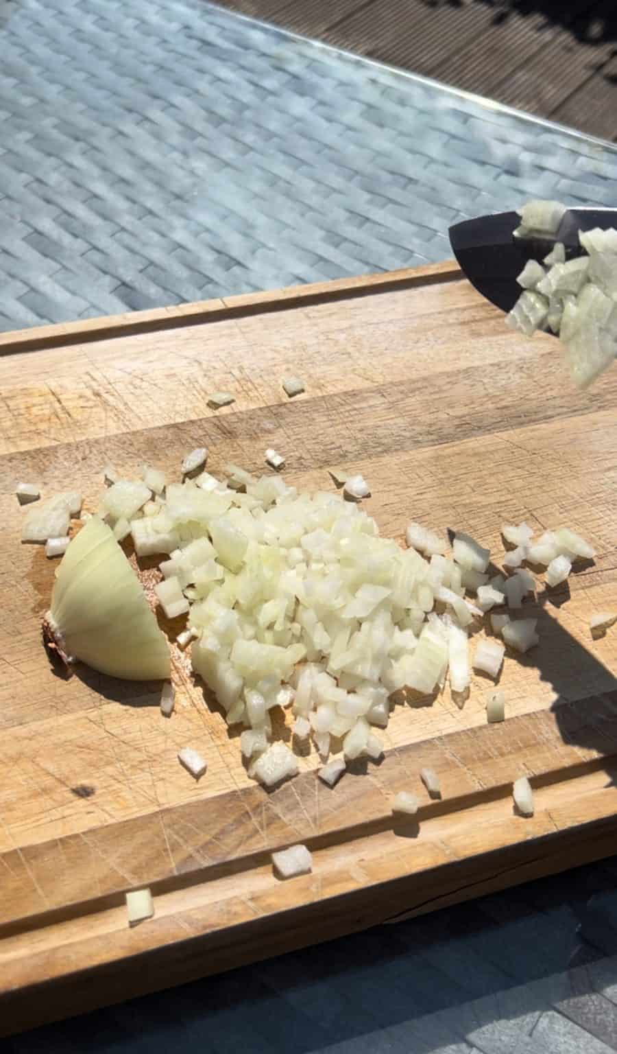 Spiced Onions (Indian Takeaway Style) - Laurens Cravings