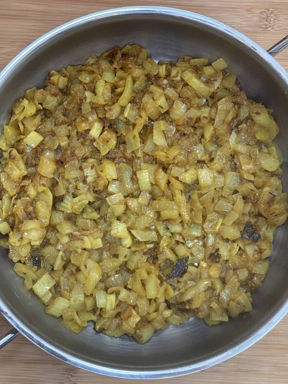 Garlic Chilli Chicken Curry (South Indian) - Laurens Cravings