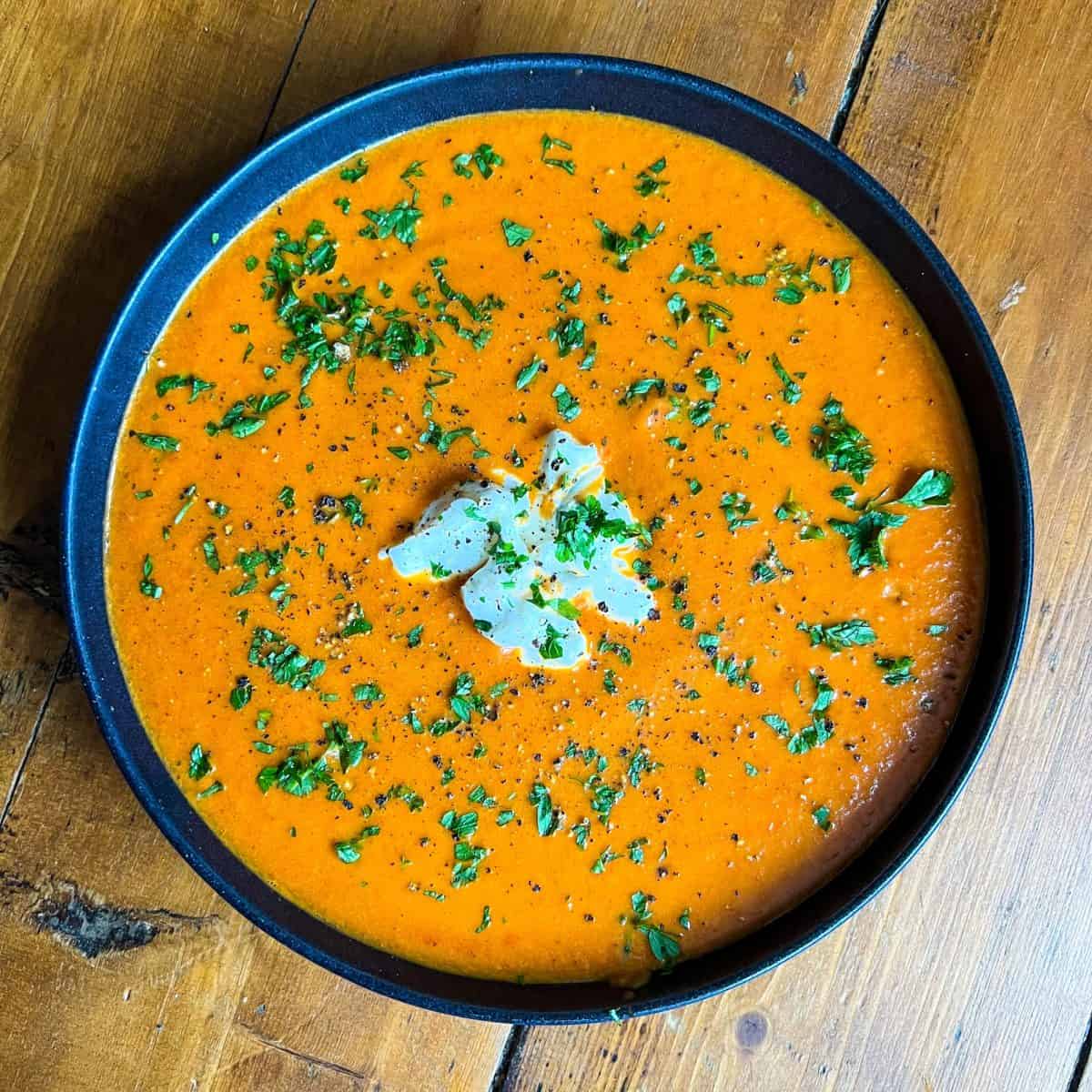 Za'atar Roasted Red Pepper Soup with Sun-dried Tomatoes - Laurens Cravings