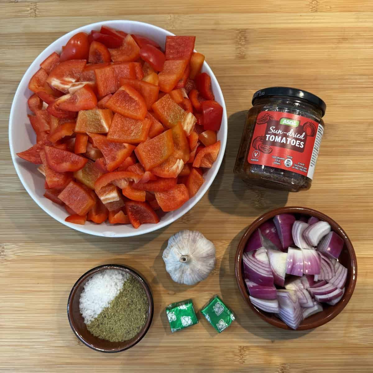 Za'atar Roasted Red Pepper Soup with Sun-dried Tomatoes - Laurens Cravings