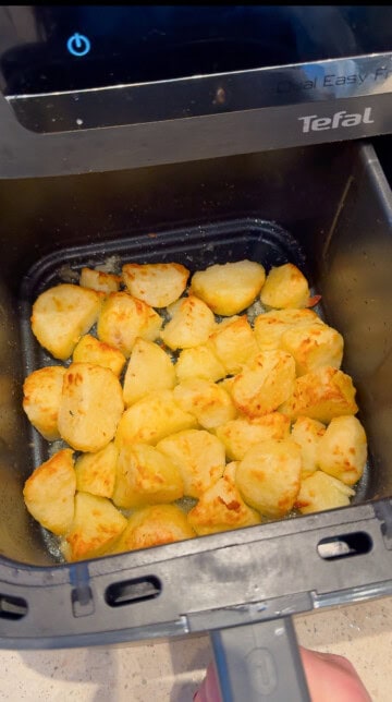 Beef Dripping Roast Potatoes in Air Fryer - Laurens Cravings