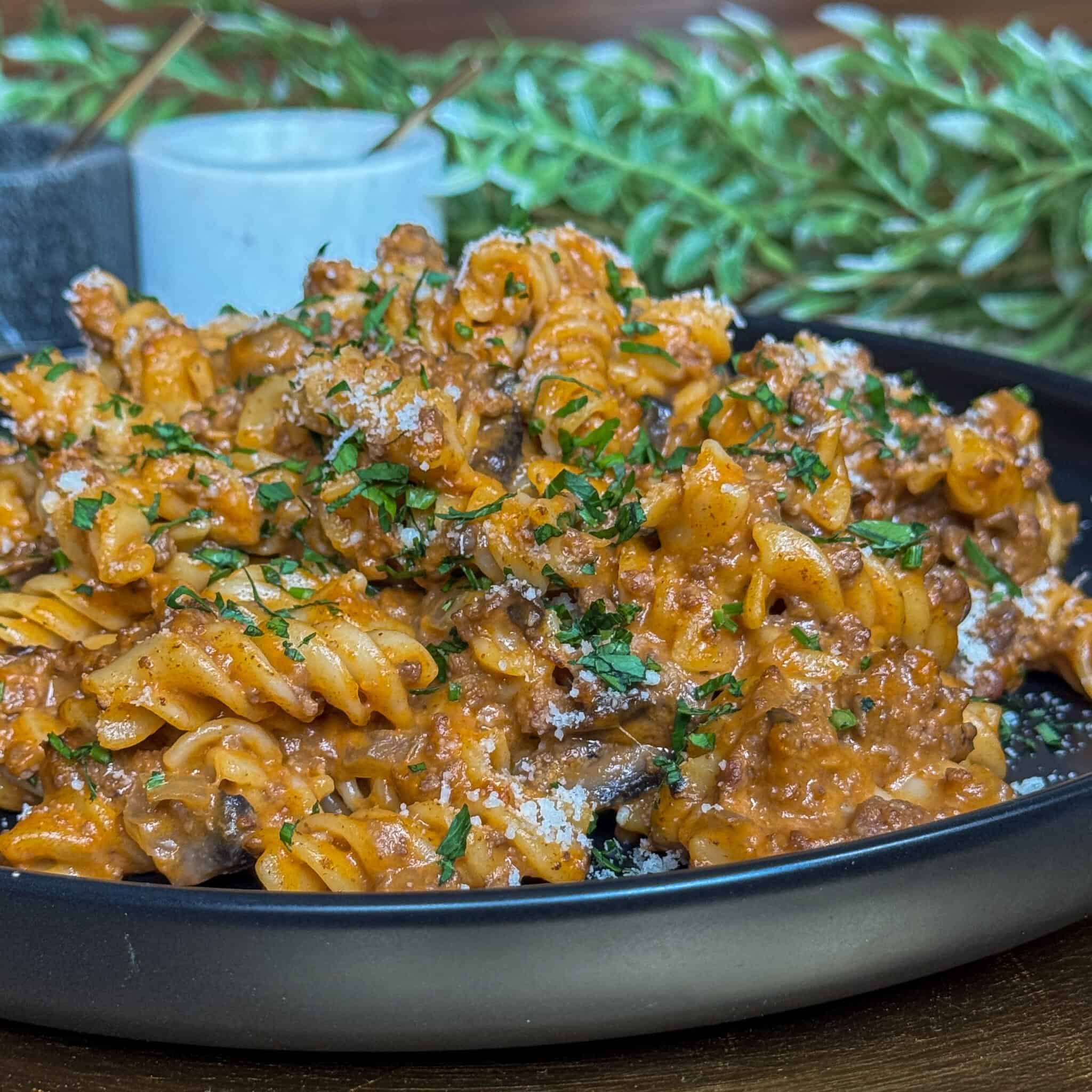 Creamy Tomato Beef Pasta (30 Minute Meal) - Laurens Cravings