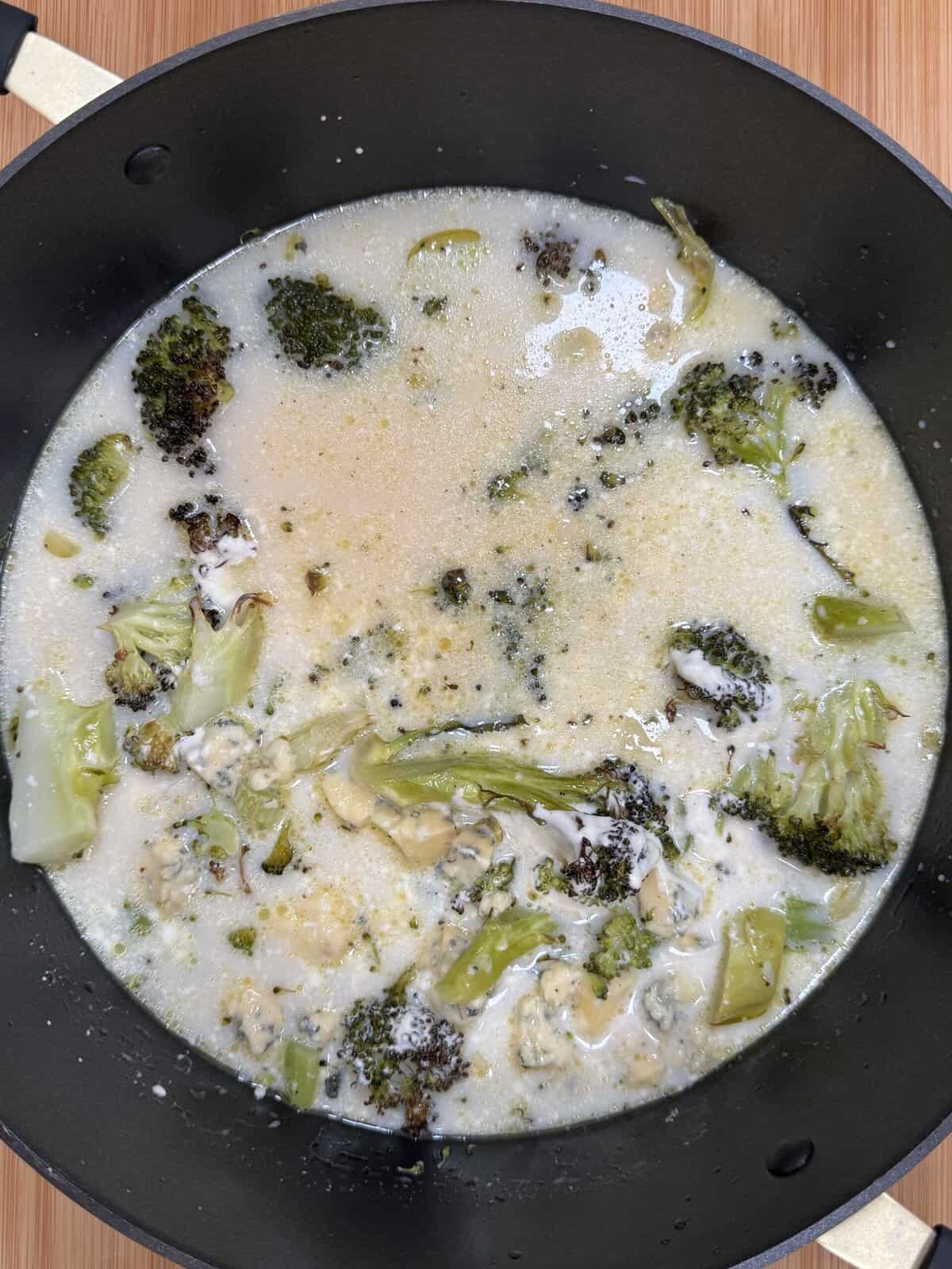Broccoli and Blue Cheese Soup - Laurens Cravings