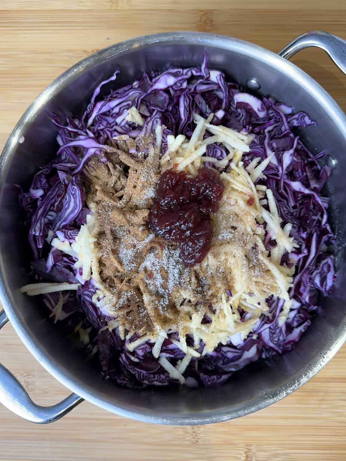 Spiced Red Cabbage (30 Minute Recipe) - Laurens Cravings