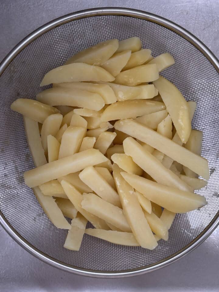 Crispy Homemade Deep-Fried Chips Recipe - Laurens Cravings