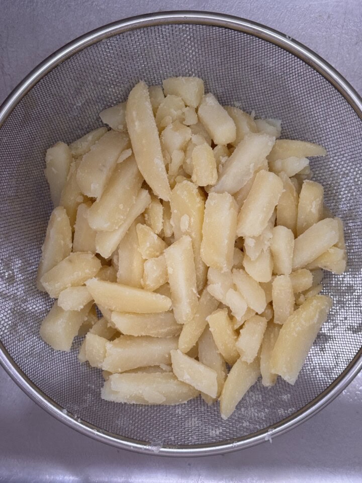 Crispy Homemade Deep-Fried Chips Recipe - Laurens Cravings